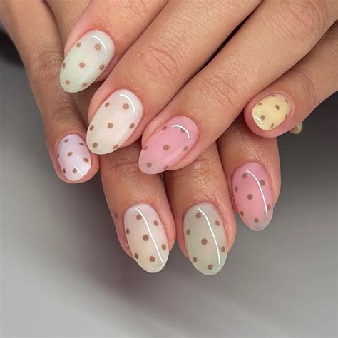 30 Polka Dot Nails That Are Totally Trending Right Now Pretty Sweet
