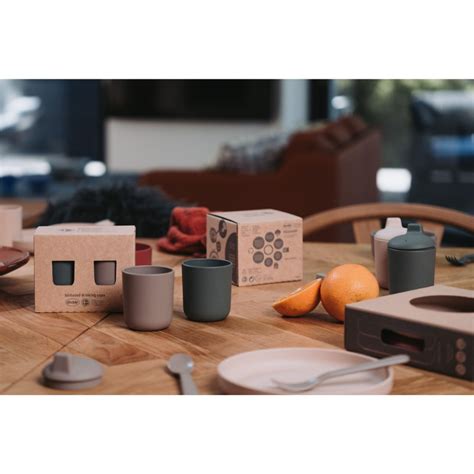 Dantoy Tiny Biobased Dinner Plates Dark Olive 16 Pack Step4