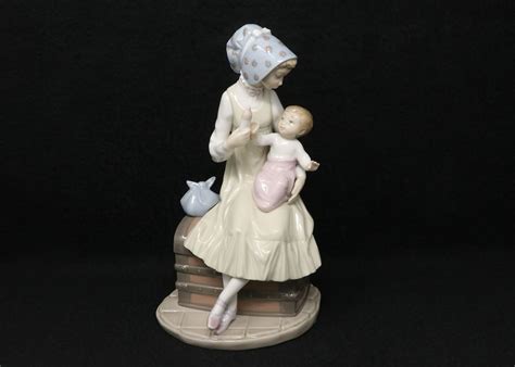 Mint 9 Lladro Feeding Her Daughter Figurine 5140 Porcelain Mother