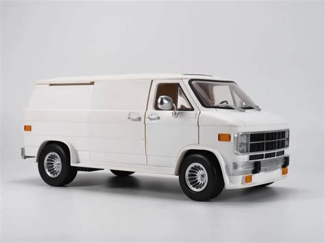 Ramen Economical Vans Rev01 White 1 12 Scale Vehicle Kapow Toys