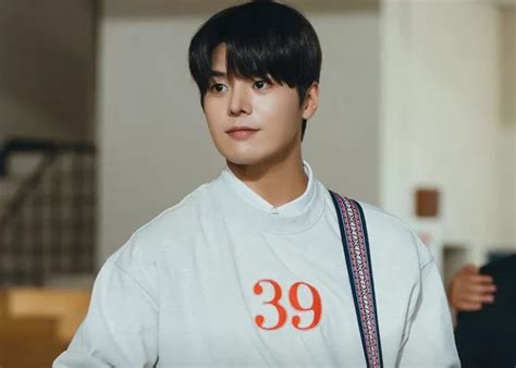 Profil Ryeo Un Pemeran Ha Eun Gyeol Dalam Drakor Twinkling Watermelon