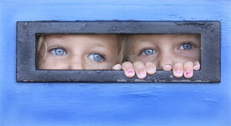 白种人高清图片 偷看 偷看图片免费下载 5144221610 千图网pro