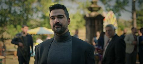 Ozark Co Star Alfonso Herrera On Javis Dark Presence