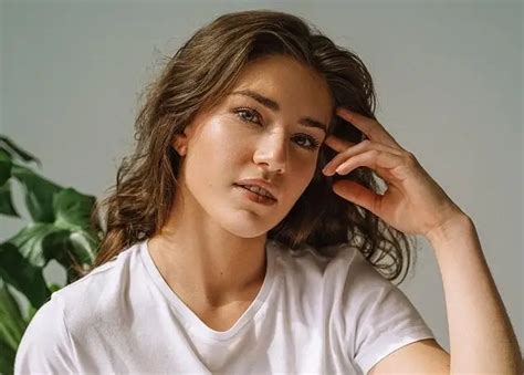 Ellie Macdowall Wiki Age Lewis Capaldi Girlfriend Bio Height Net Worth Nationality