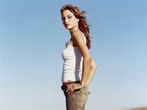 Style Josie Maran Hot Looks