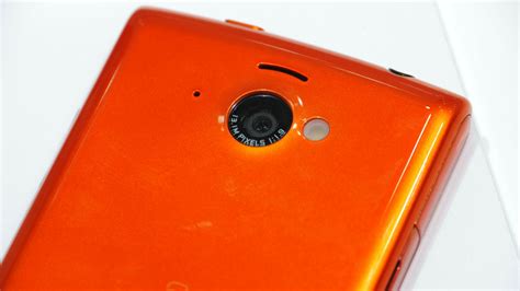 多機能ながら片手に楽々収まる「aquos Phone Si Sh 07e」速攻フォトレビュー Gigazine