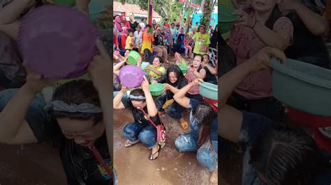 Cewek Cewek Cantik Semok Lomba Estafet Air Bikin Panas Dingin Yang