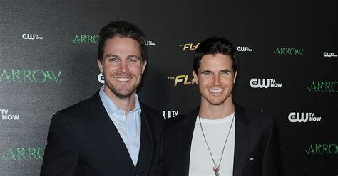 Are Robbie Amell And Stephen Amell Related Youre A Smart One Arent Ya