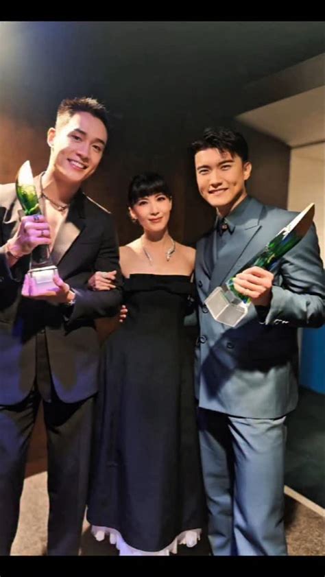 张哲通 Zhang Ze Tong 今晚我们暂时不提心娘🫶 Tylertennn X Zetongteoh Starawards2025 红星大奖2025 Instagram