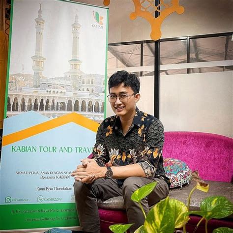 8 Potret Terkini Boby Tince Usai Bercerai Dapat Petunjuk Setelah Umrah