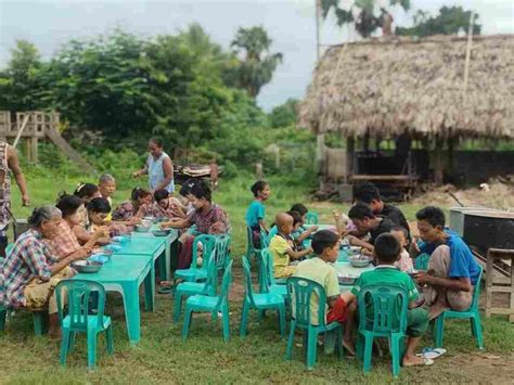 ဆားလင်းကြီးမြို့နယ်ရှိ စစ်ဘေးရှောင် ပြည်သူများကို အစားအသောက်များ ကျွေးမွေးလှူဒါန်း Khit Thit Media