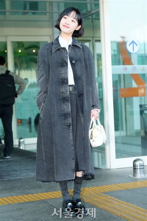 미우미우 패션쇼 참석차 출국하는 배우 이유미 연예이슈 수다방 네모판