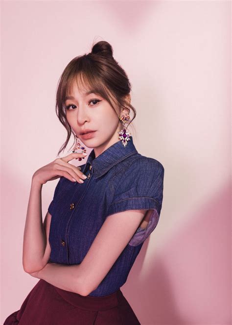 王心凌機場被捕獲「超罕見造型意外曝」網讚：太仙 本人幽默回應了 Ettoday星光雲 Ettoday新聞雲