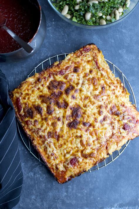 Cheesy Detroit Style Pizza Recipe Cooks Hideout