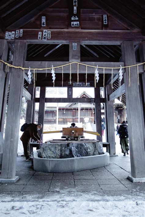Top Etiquette Tips When Visiting Temples And Shrines In Japan Qrjmn