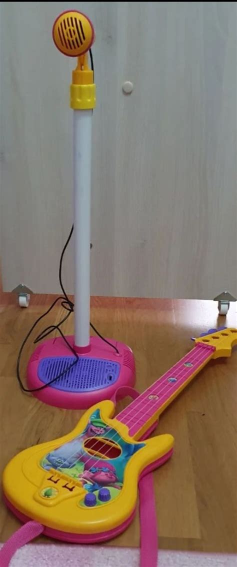 Guitarra Y Micro Trolls De Segunda Mano Por 13 Eur En Irura En Wallapop