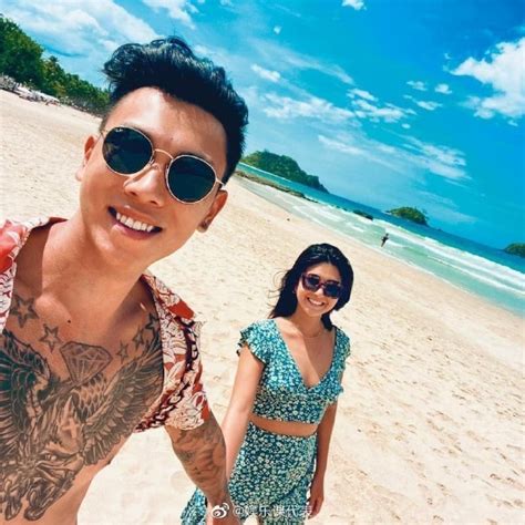 说唱组合成员瘦子宣布结婚 晒与妻子海边照秀恩爱百科ta说