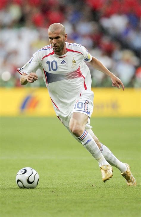 Br Football On Twitter Zinedine Zidane Soccer Shirts Soccer Motivation