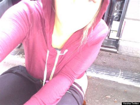 Keha Tweets Photo Of Herself Peeing In The Street Photo Huffpost