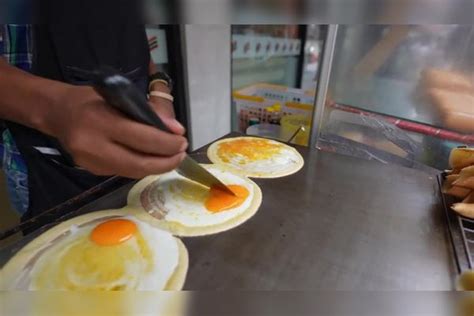 泰国夜市，普通的鸡蛋小煎饼，没想到还挺好吃煎饼夜市