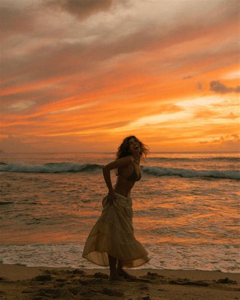 Pin By Bella On Summa Beach Instagram Pictures Beach Photography Poses
