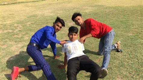 7 Ide Pose Foto Bertiga Bersama Sahabat Biar Tampil Makin Akrab Ini Kocak Hot