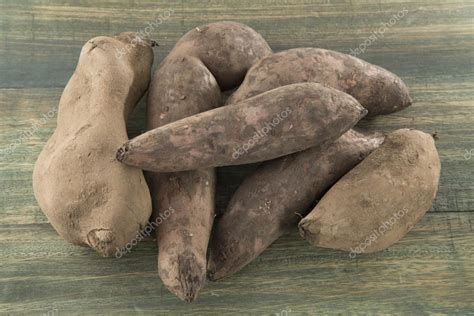 Yacon Is A Tuber Cultivated In Warm And Temperate Areas Of The Cordillera De Los Andes — Stock