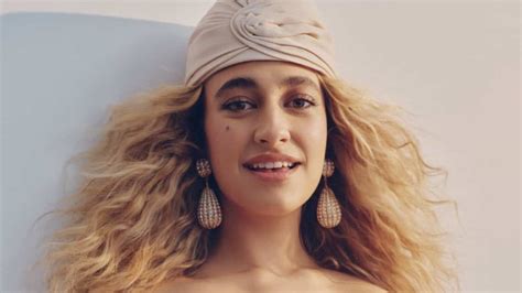 Chaud Devant Éléonore Lagacé Fait La Couverture De Notre Magazine