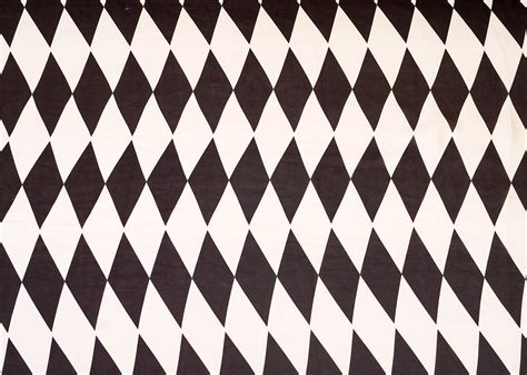 Black And White Georgette Satin Fabric With All Over Geometric Print 170