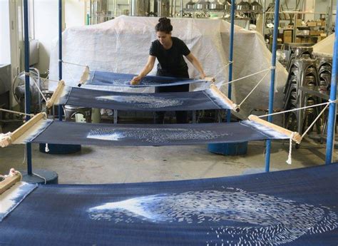 יעל הרניק חוזרת על עצמה אבל משתנה כל הזמן מגזין פורטפוליו