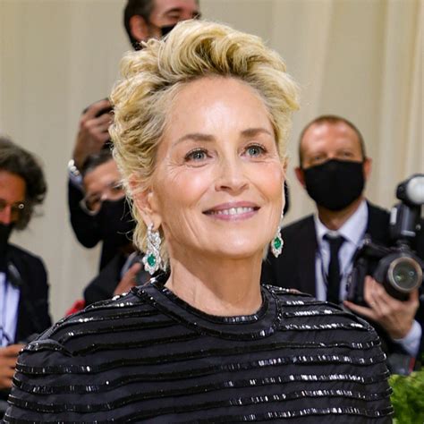 Sharon Keeps Instagram Twitter And Facebook On Idcrawl