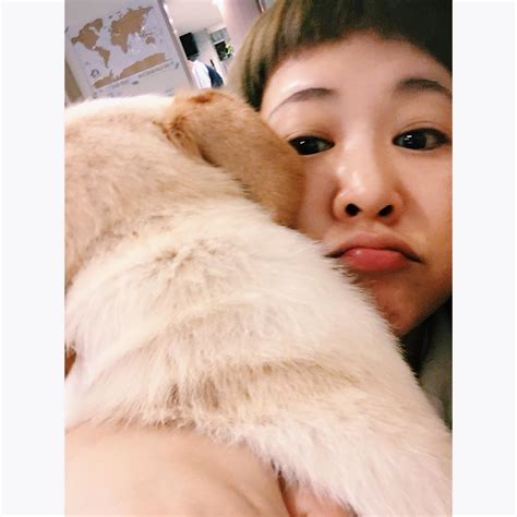 請原諒我嘟嘴 因為和男友擁抱時就會一秒變少女 只是 布ㄟ 哈囉我是judy X Okasan Facebook