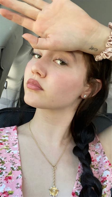 Iris Apatow Facial Massage Routine Beauty Inspiration Makeup Inspo