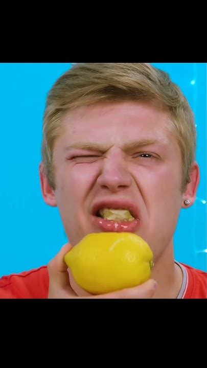 ילד אוכל לימון Youtube