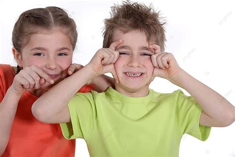 Fundo Irmãos Fazendo Caretas Rir Irmã Criança Foto E Imagem Para