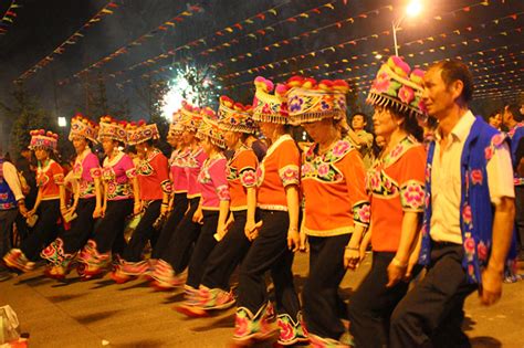 中国·楚雄2016彝族火把节：玩的就是心跳 2 中国日报网