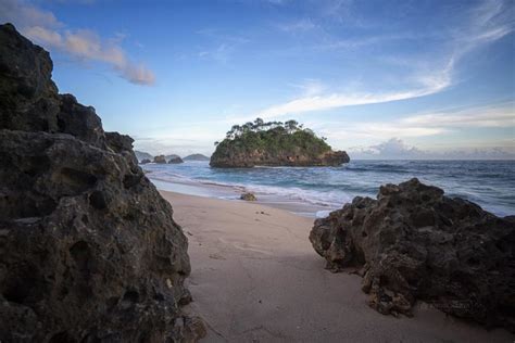 Berkunjung Ke Pantai Selok Anom Harya