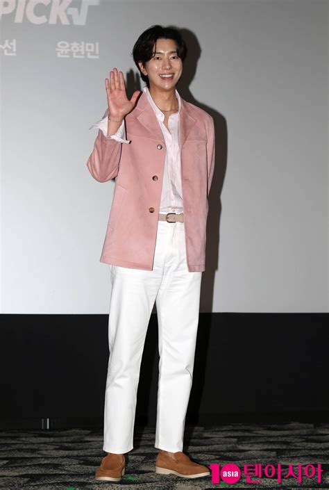 Yoon Hyun Min Pink Heartthe Epitome Of Boyfriend Look
