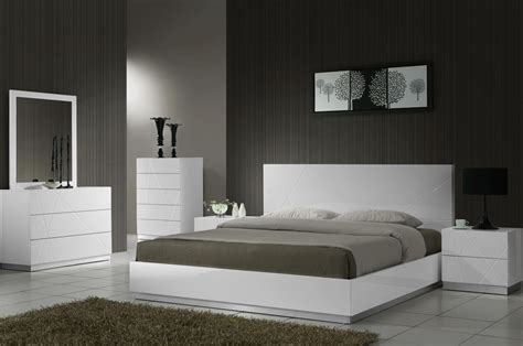 Naples White Lacquer Platform Bedroom Set From Jandm 17686 Q Coleman
