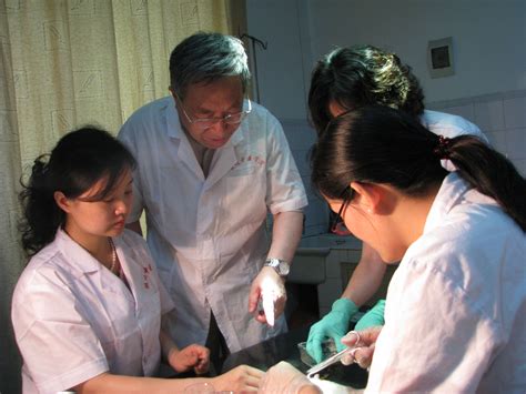 孙国杰教授亲临指导实验工作 全国名中医孙国杰传承工作室