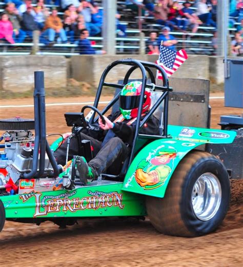 Truck And Tractor Pulling Hey Pulling Fans Ground Pounding