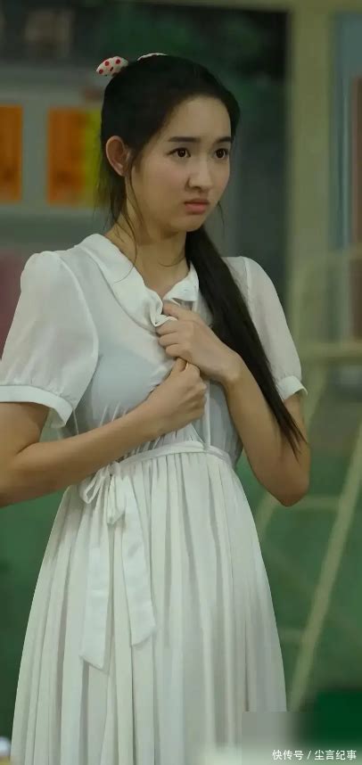 王玉雯内衣若隐若现，是谁让她这么穿的？你告诉这是青春校园剧？ 360娱乐，你开心就好