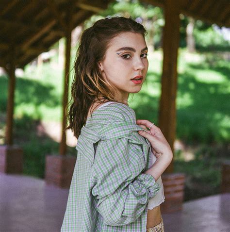 30 Unattractive Things That People Wish Others Would Stop Doing Bored