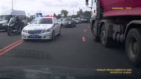 Мигалки на встречке в глухом повороте... - YouTube