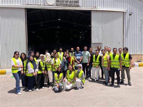 أخبار البلد عمّان الأهليّة تنفذ حملة تطوعية لدعم بنك الملابس الخيري