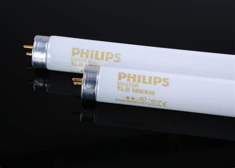 D65 D50 Tl83 Tl84 U30 U35 Fluorescent Tube Light 60cm Length With