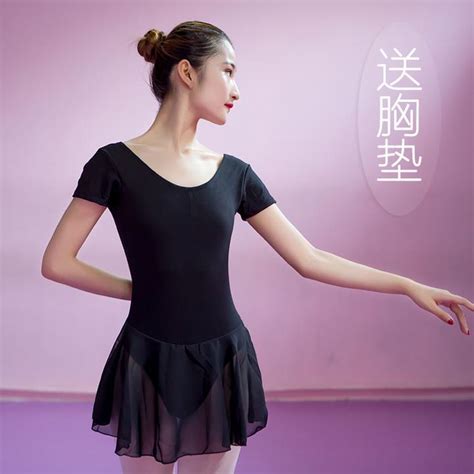 男孩子穿芭蕾体服和大袜与同学们一起青蛙趴芭蕾 知乎