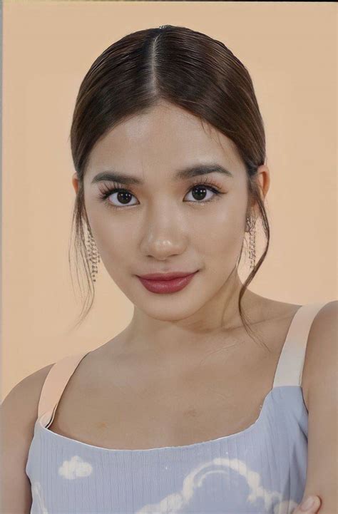 Aiah Arceta 23 She Is W E Ll G R E Y S S T A N D Out Facebook