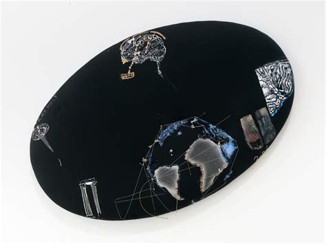 Anna Bella Geiger Ew18 Com A Teoria Do Black Hole E Pés Descalços