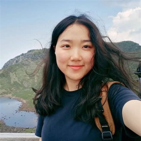 그 날 돌아와 바로 보험회사 의사와 통화를 할 수 있었다 통화를 한 뒤 담당 의사 병원 예약을 도와주기 위해 다른 분이 전화를 준다고 했다 기다리고 기다려도 전화가 안